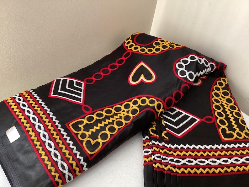 African Exclusive Embroidered Bermuda Cloth( Traditional Cloth/formal ...