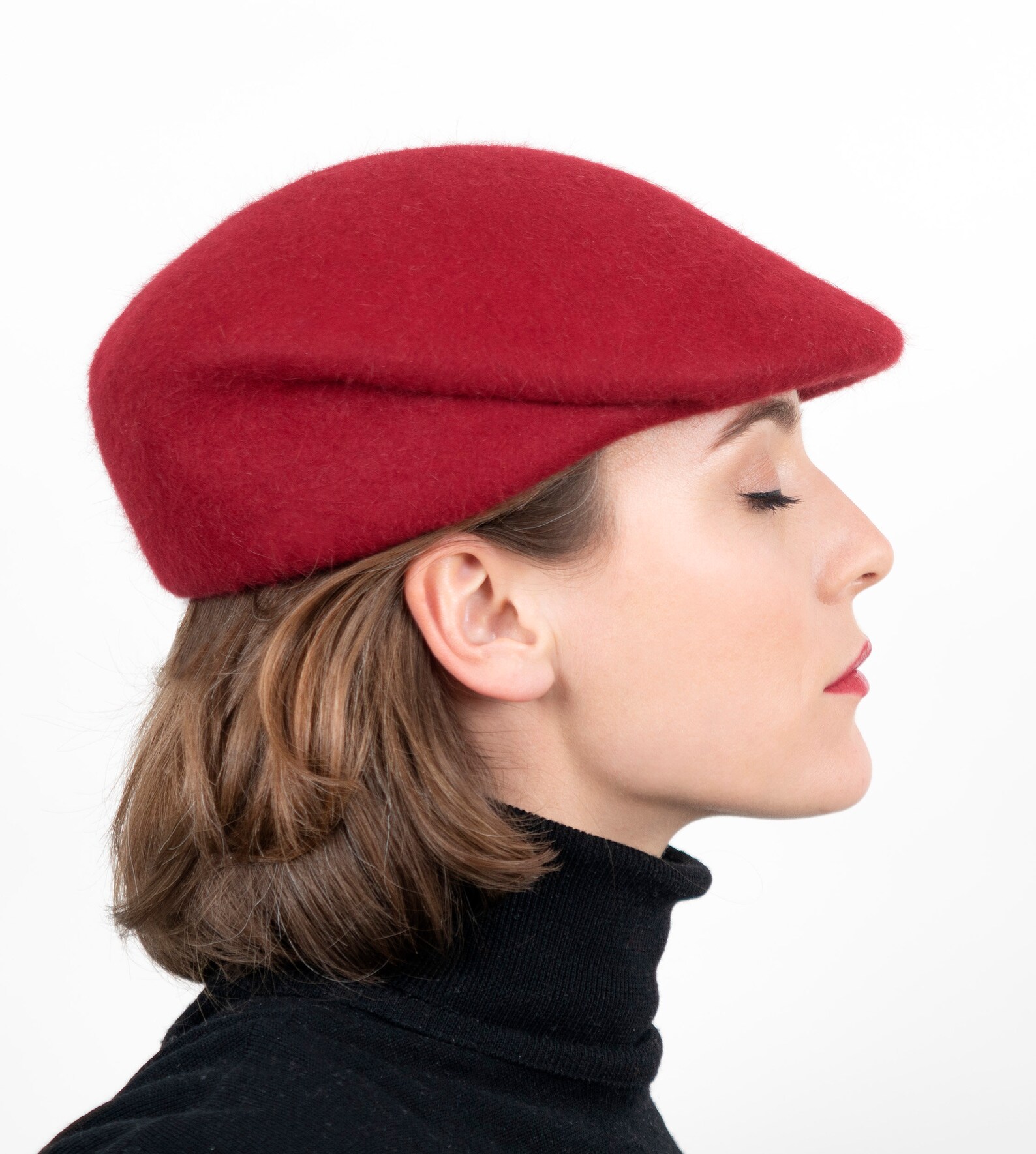 Rote Kappe mit raffinierter Faltung aus Haarfilz. Handgefertigter ...