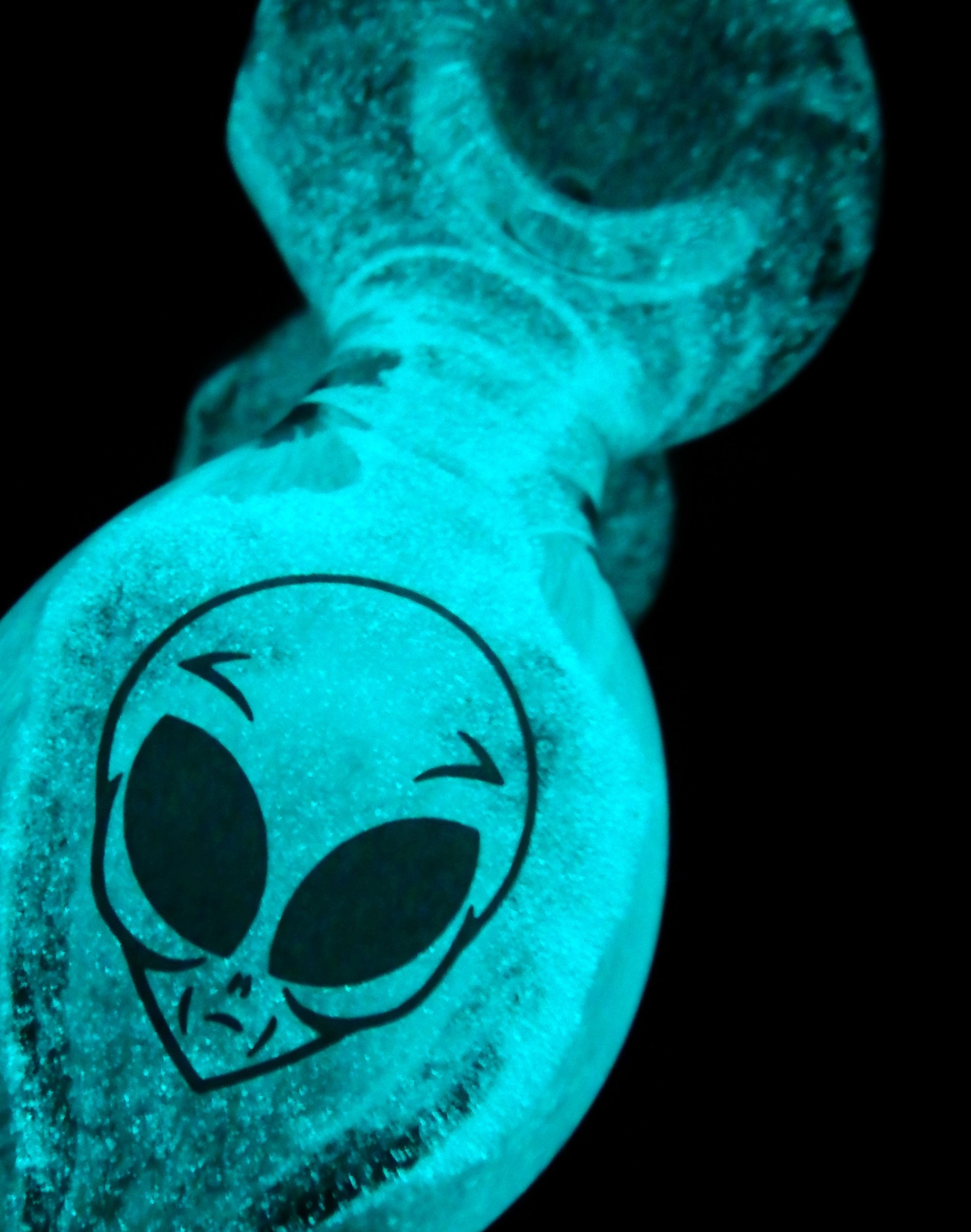 The Chubby Alien Flat Stem Pipe Alien Head Pipe Glow in the | Etsy