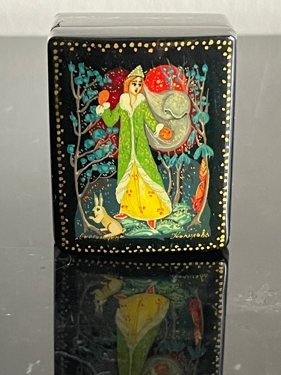 Russian Hand Painted Fairy Tale Lacquer Box Signed by… - Gem