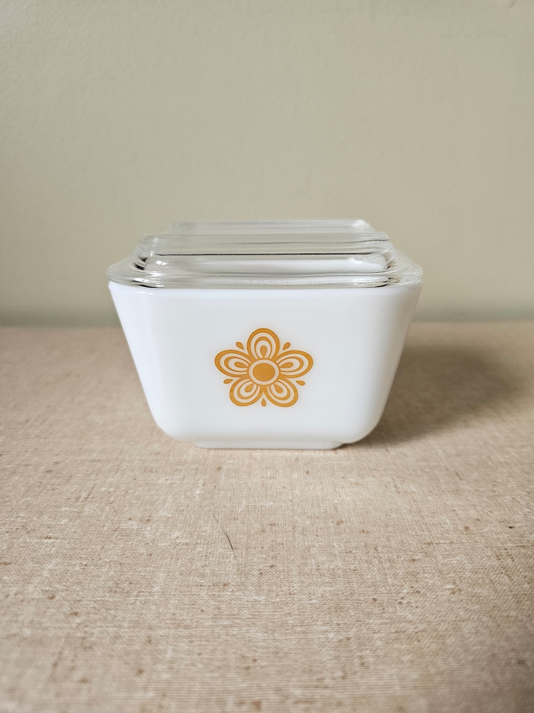 Vintage Pyrex Butterfly Gold Fridgie Dish 501, Complete With Lid ...
