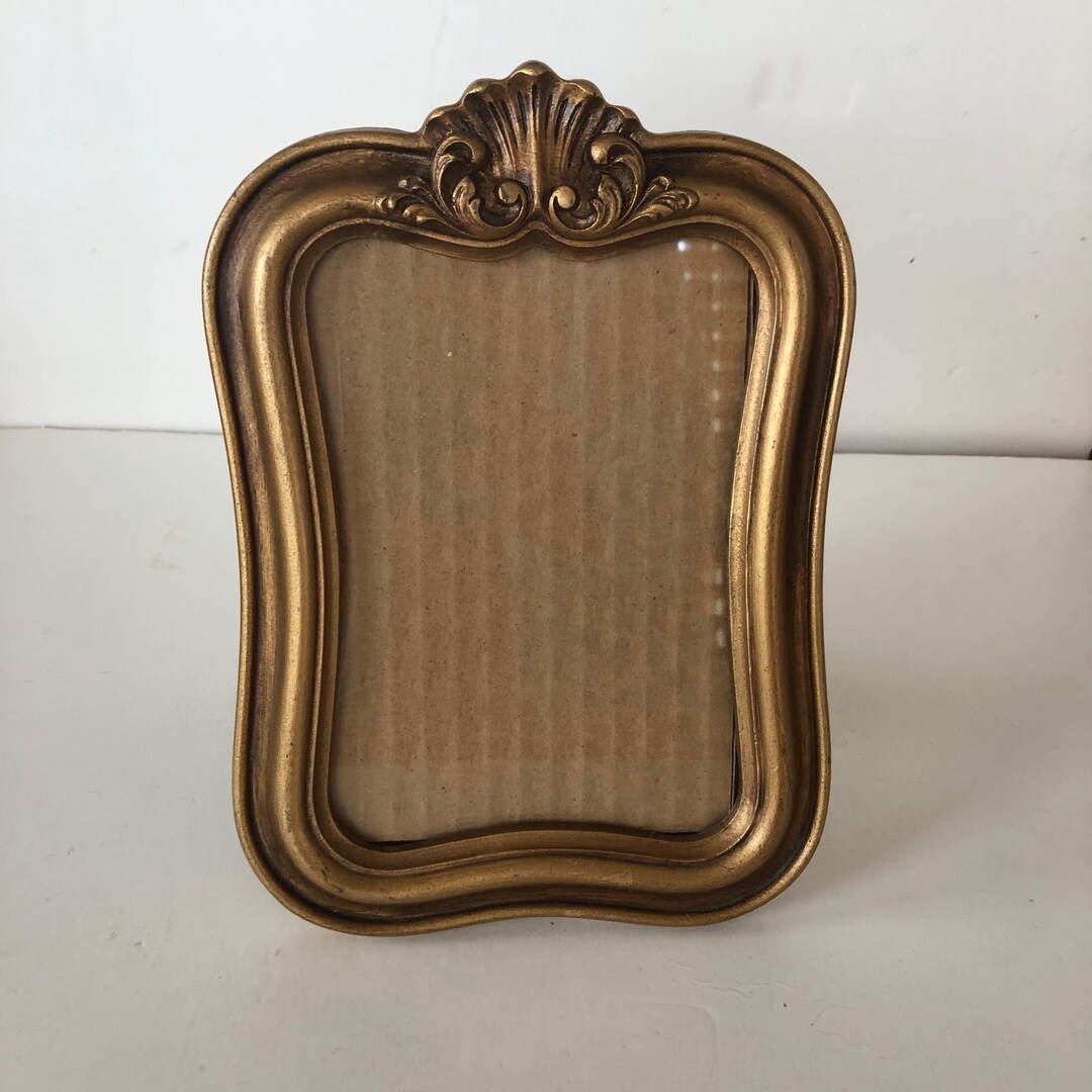 Vintage Gold Resin Curved Picture Frame - 1972 - I.I.C. Co. Made in USA ...