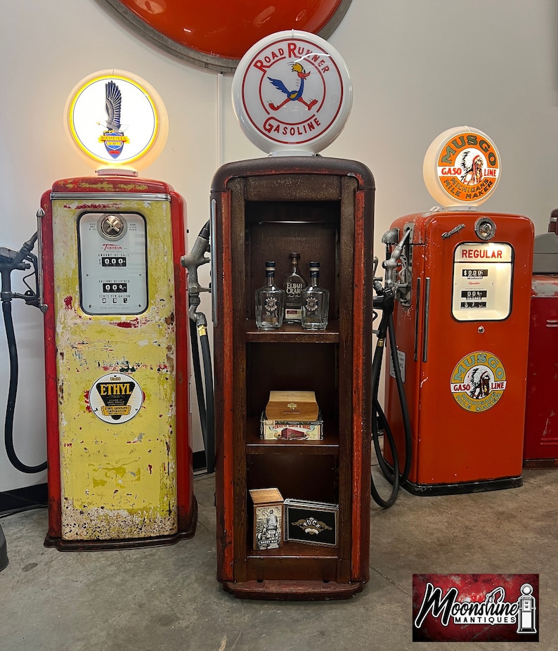 Rustoration 1950s ROAD RUNNER GASOLINE Gilbarco Gas Pump W/ Shelves ...