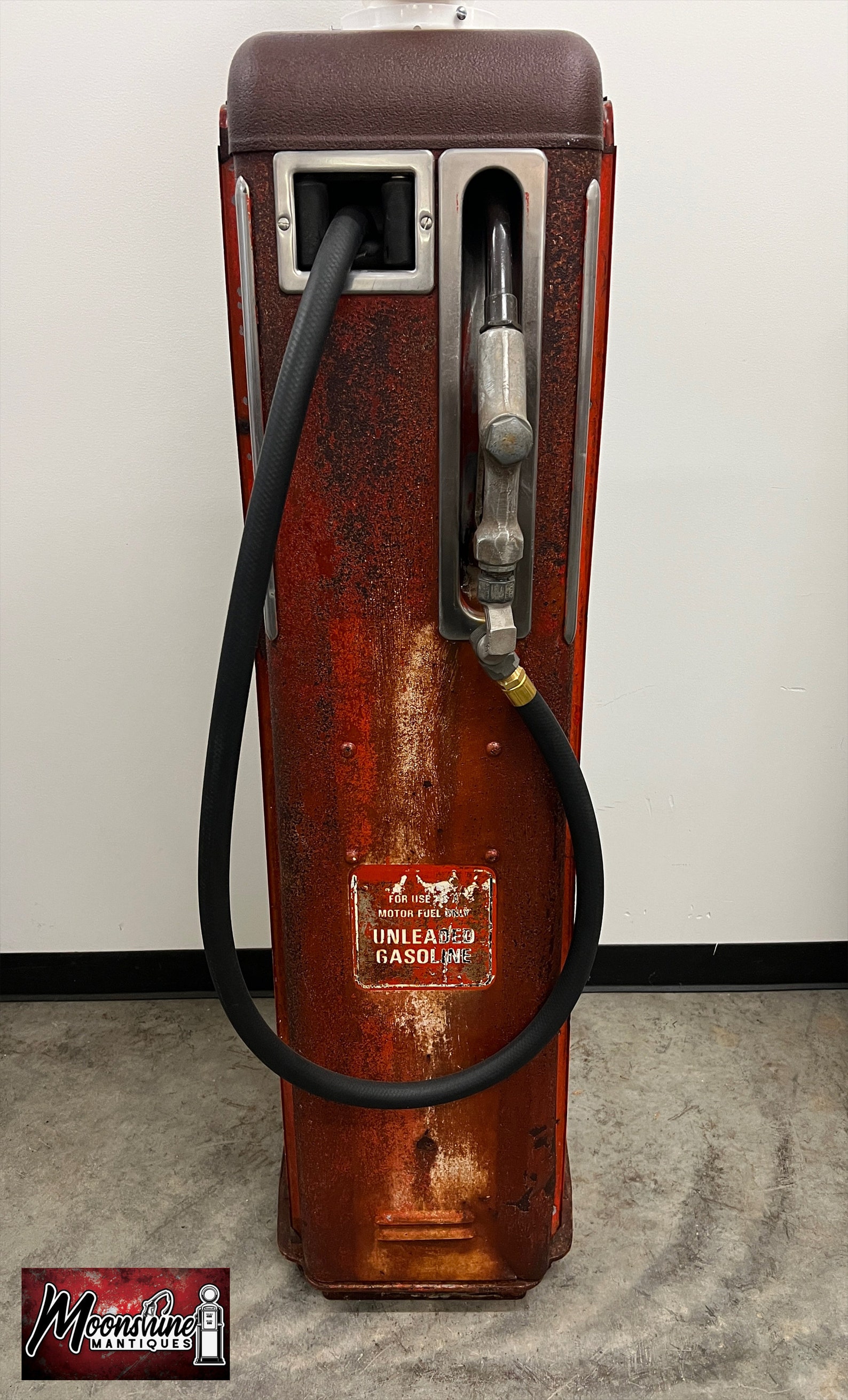 Rustoration 1950s ROAD RUNNER GASOLINE Gilbarco Gas Pump W/ Shelves ...