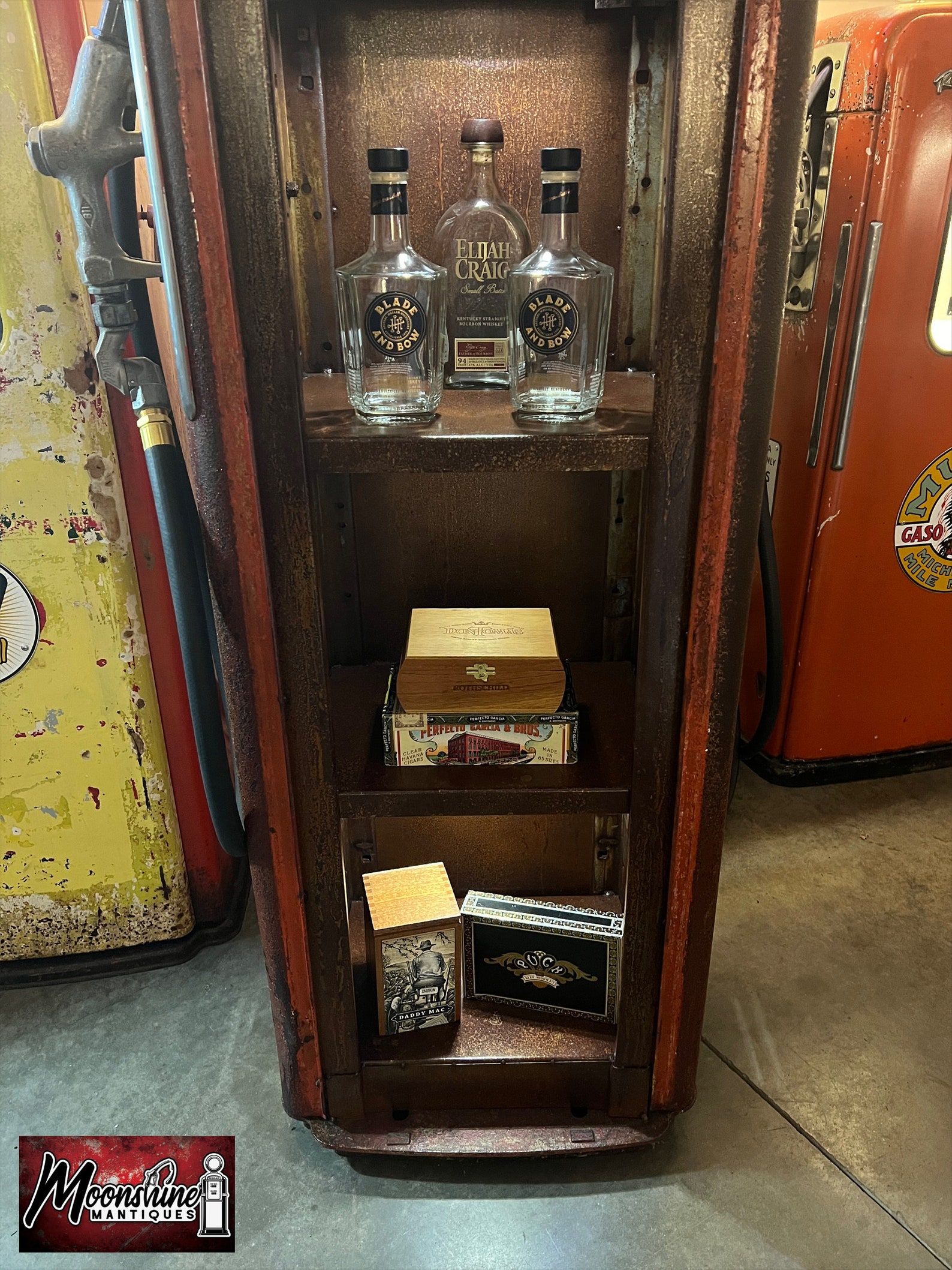 Rustoration 1950s ROAD RUNNER GASOLINE Gilbarco Gas Pump W/ Shelves ...