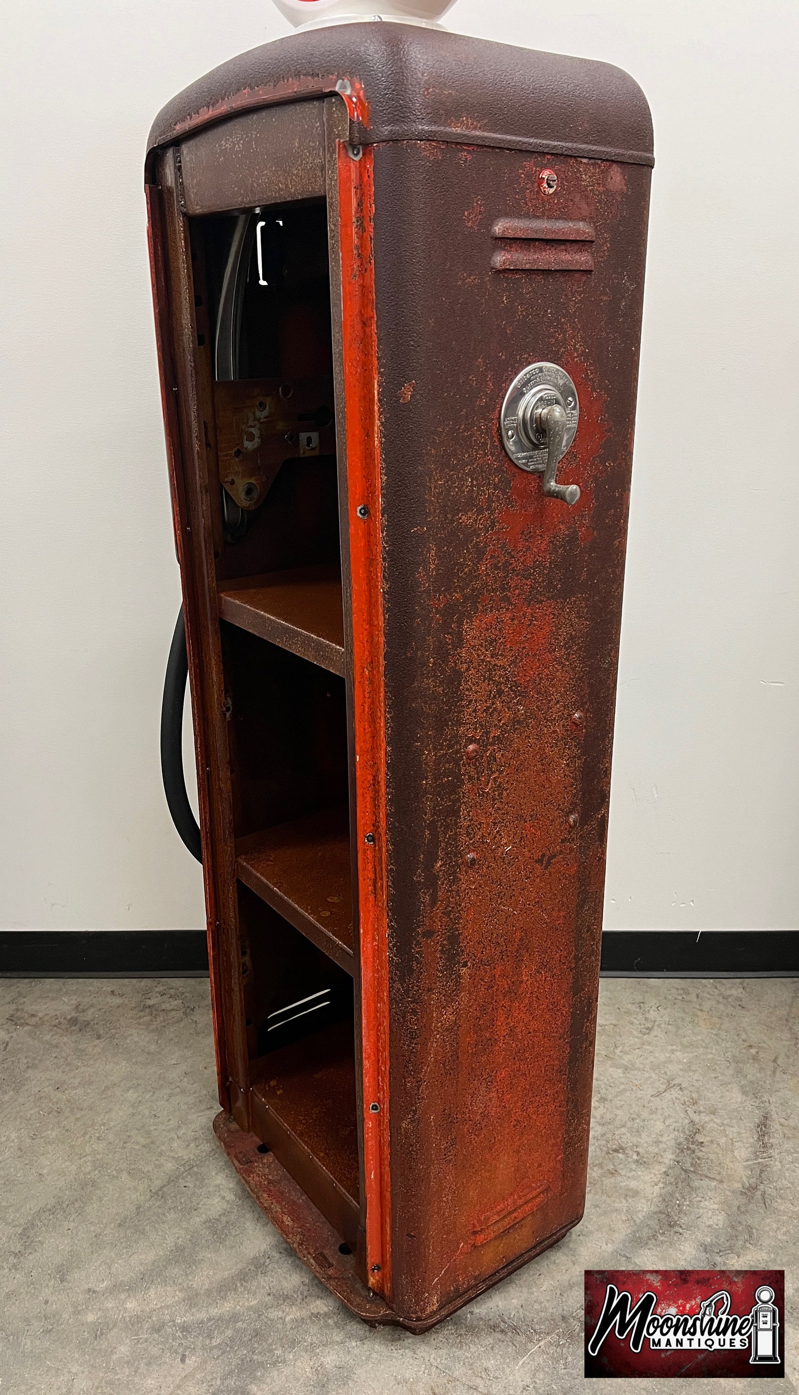 Rustoration 1950s ROAD RUNNER GASOLINE Gilbarco Gas Pump W/ Shelves ...