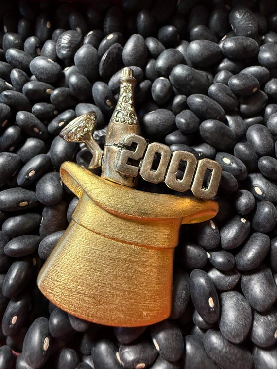 New Years 2000 y2k celebration pin - Gem