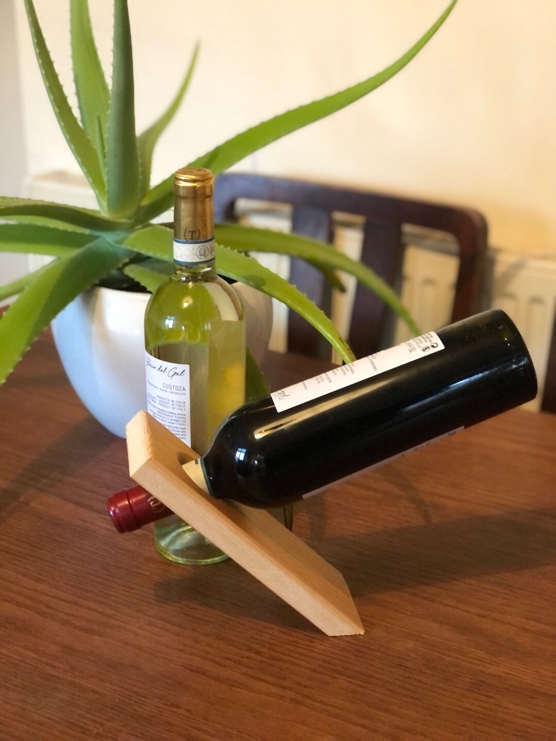Balancing Bottle Holder, Gravity Illusion Floating Wine Bottle Stand ...