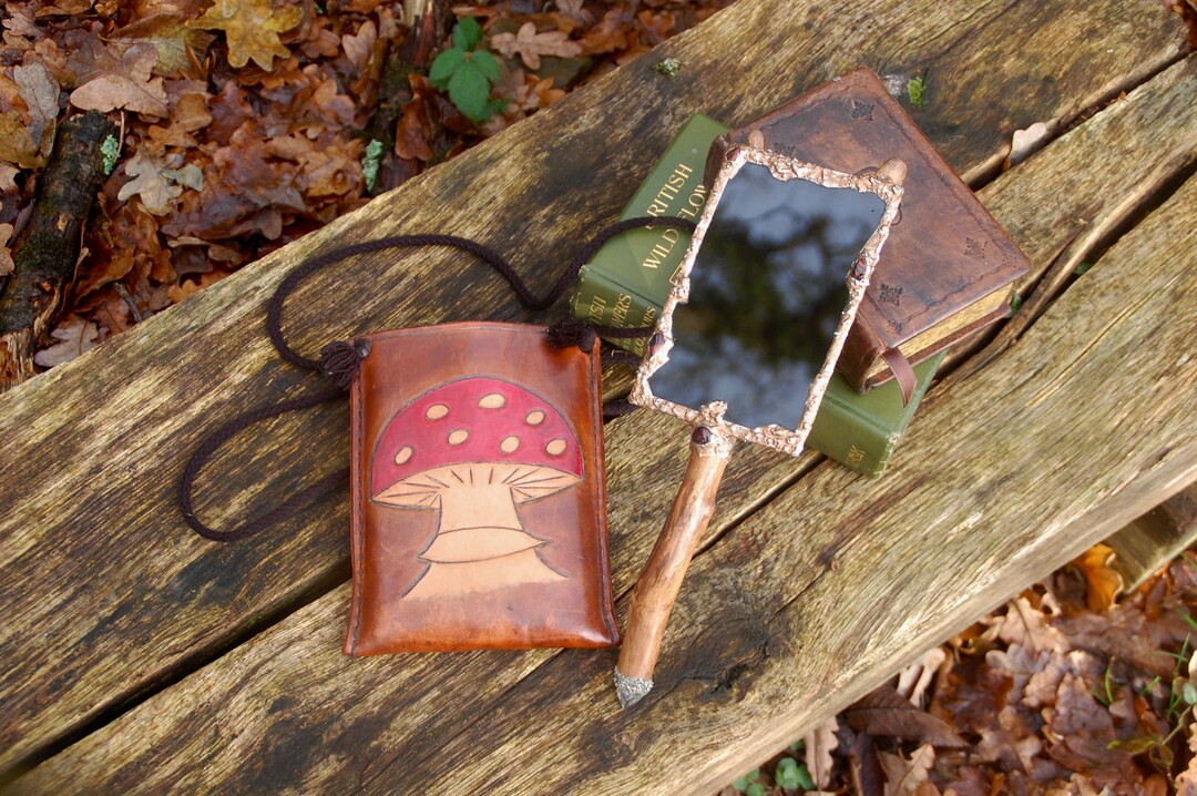 Witches Hand Held Scrying Mirror and Leather Carrying Pouch - Gazing ...