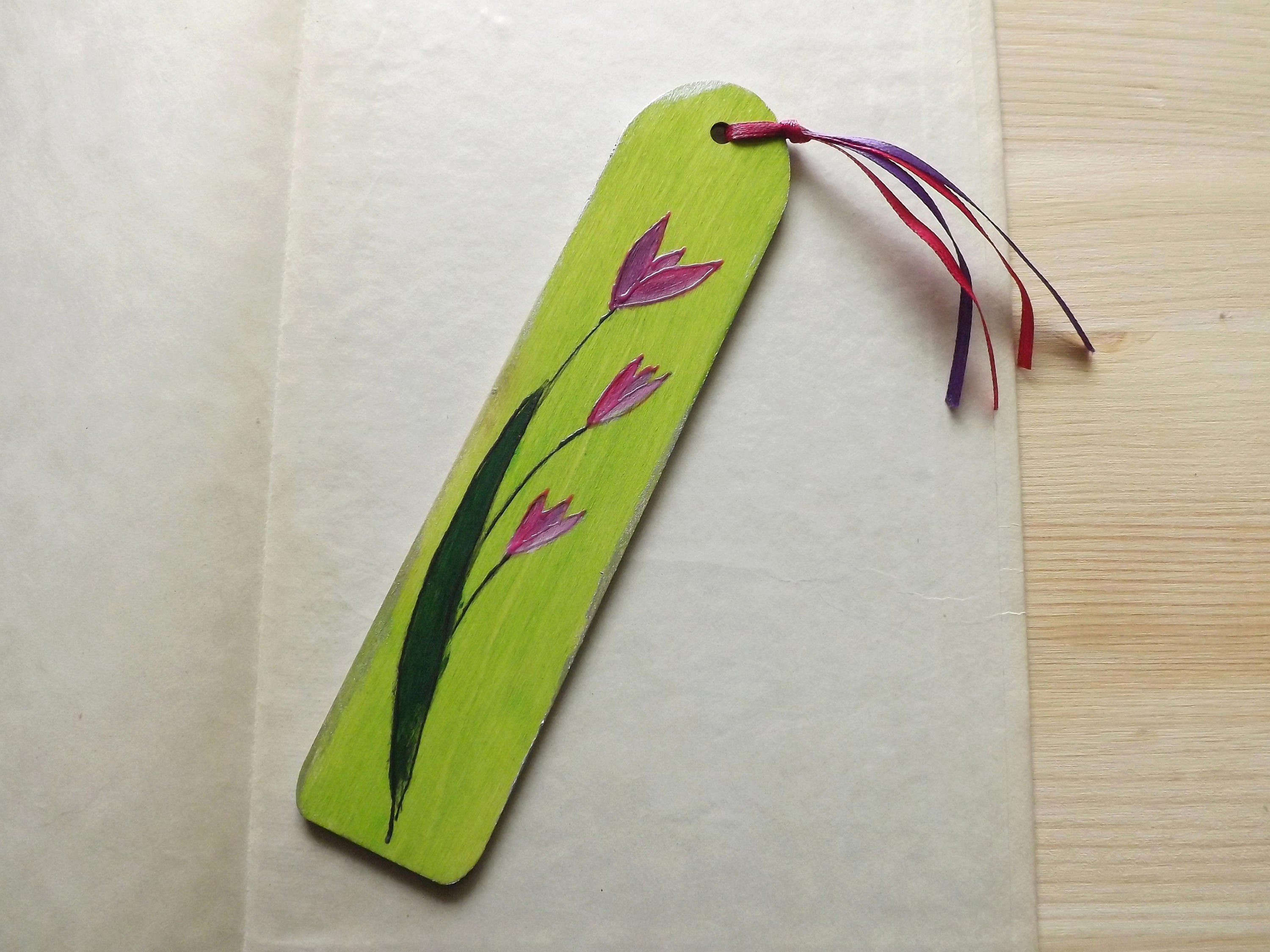 Wood bookmark Flowers in Green handpainted personalized | Etsy