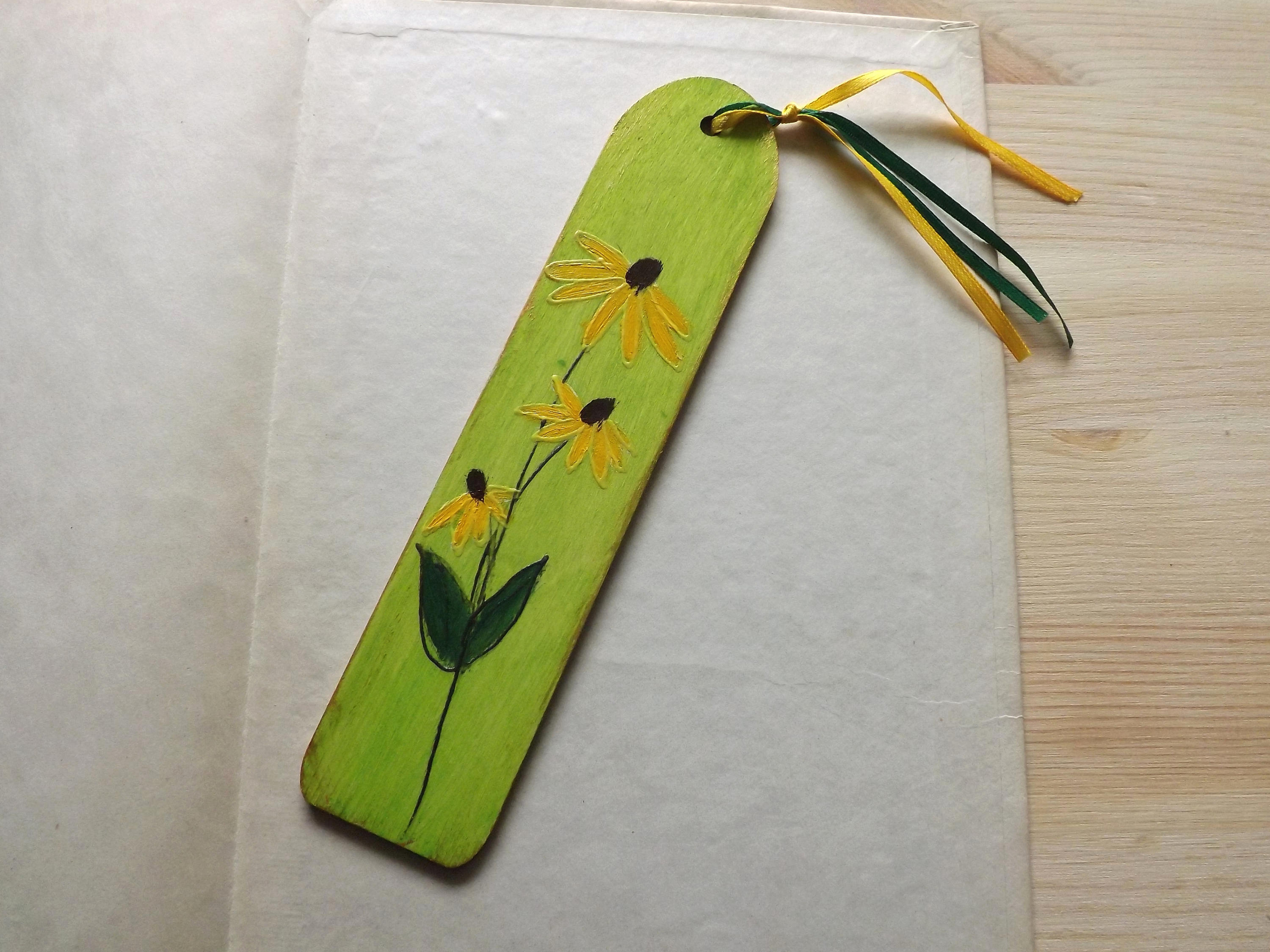 Wood bookmark Flowers in Green handpainted personalized | Etsy