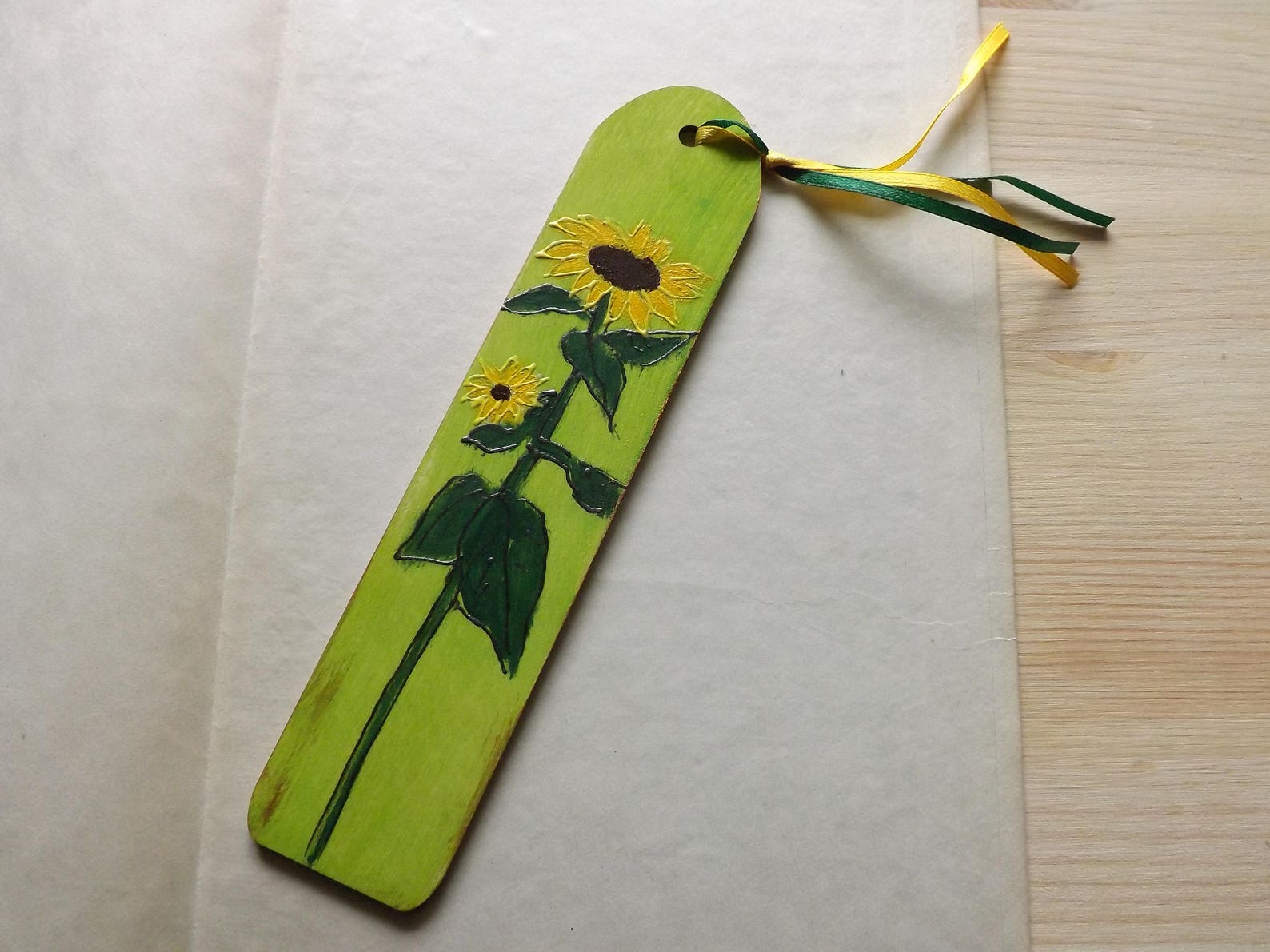 Wood bookmark Flowers in Green handpainted personalized | Etsy