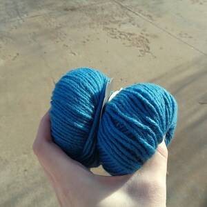 Worsted Weight Cashmere Yarn, Cardiff Large, Berry - A Light Turquoise ...