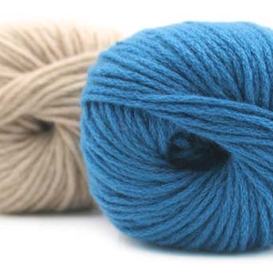 Worsted Weight Cashmere Yarn, Cardiff Large, Berry - A Light Turquoise ...