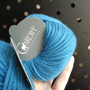 Worsted Weight Cashmere Yarn, Cardiff Large, Berry - A Light Turquoise ...