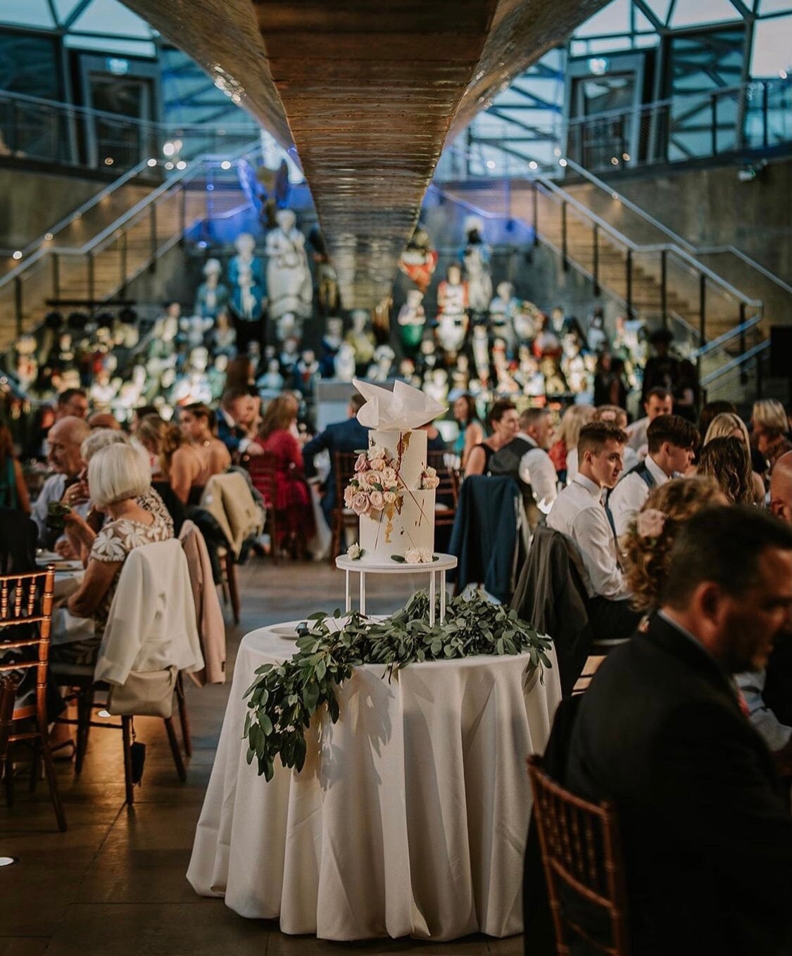 Round Plinth Large metal cake stand 14 gold cake | Etsy