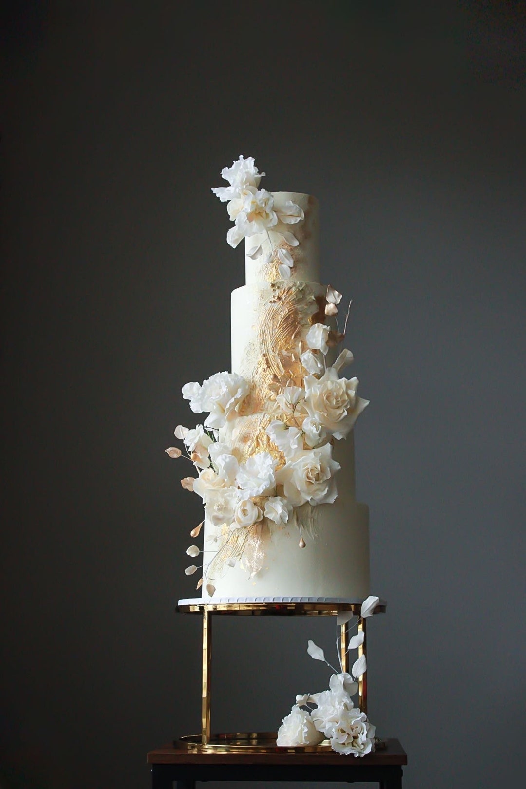 Round Metallic Gold Plinth - Large Metal Cake Stand - 14" Gold Cake ...