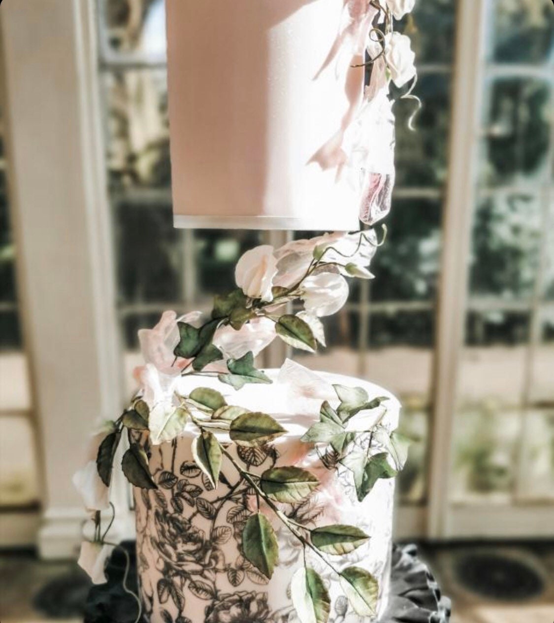 Home & Living Cake Stands floating cake separator anti gravity cake ...