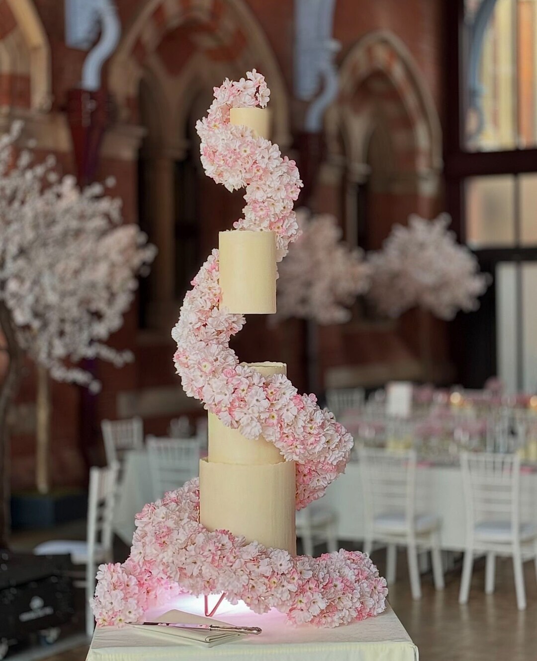 Propsecure® SIDE BAR Floating Cake Spacer - Anti Gravity Cake Stand ...