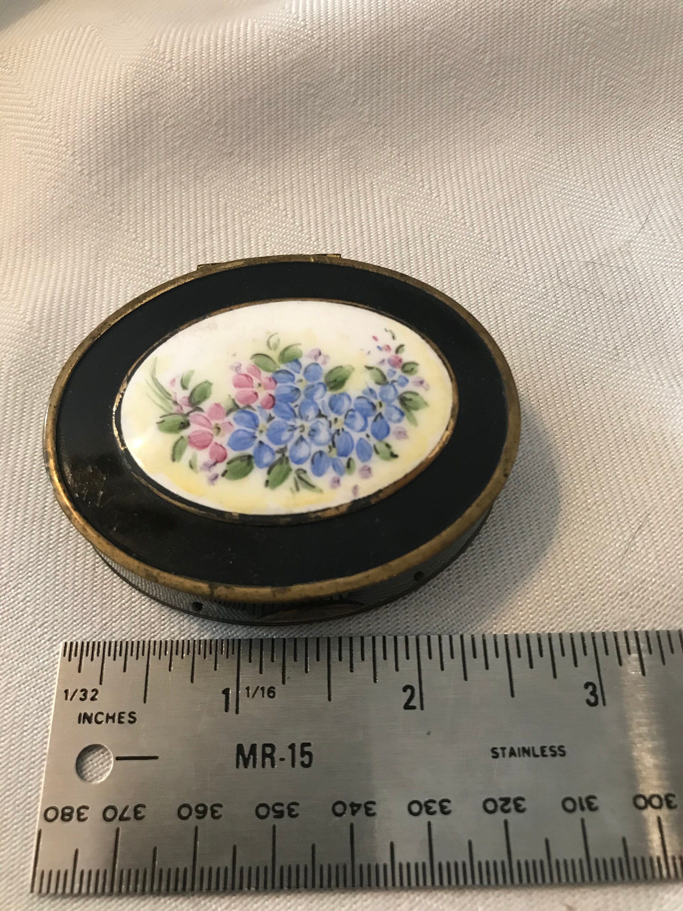 VINTAGE Enamel and Metal Floral Compact - Etsy