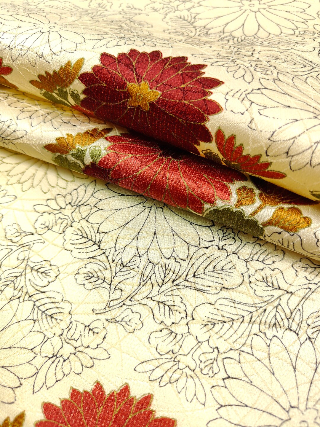 Vintage Japanese Kimono Fabricused Silk Flower Pattern the Ground ...