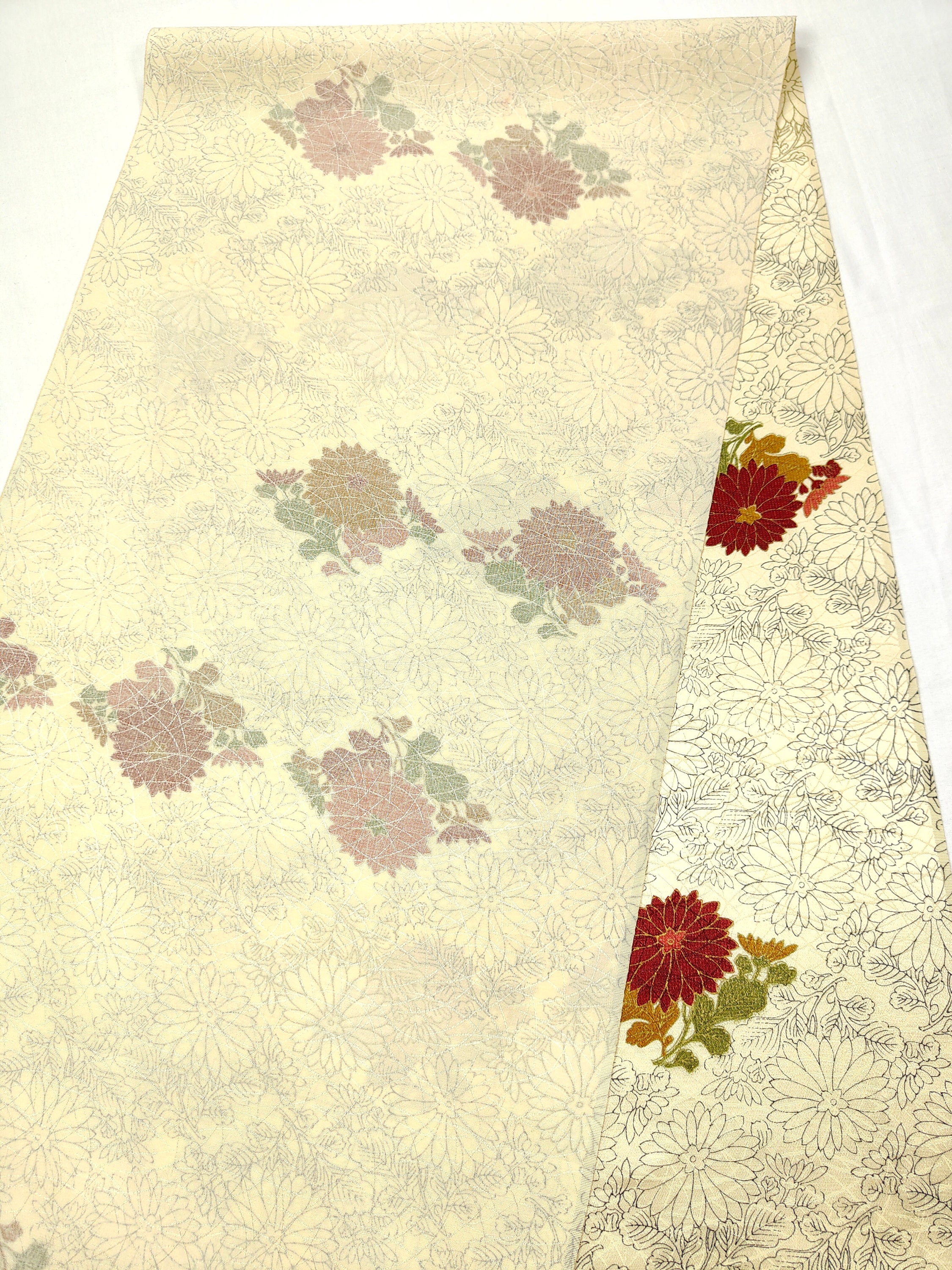 Vintage Japanese Kimono Fabricused Silk Flower Pattern the Ground ...