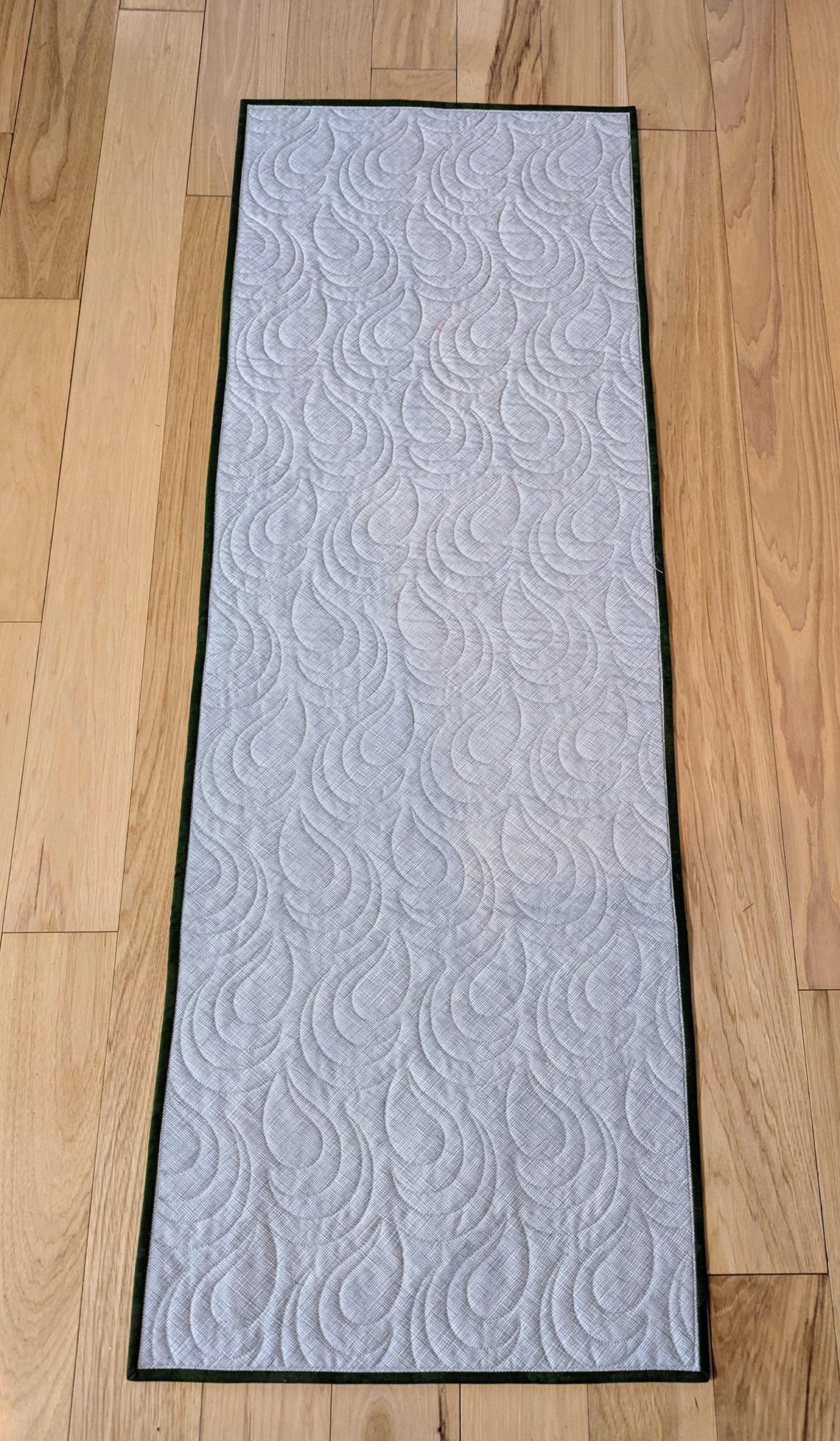 Quilted Christmas Table Runner: Red, Green, and Grey Pinwheel Design - Etsy