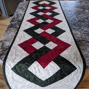 Red and Green Table Runner, Quilted Table Runner - Etsy