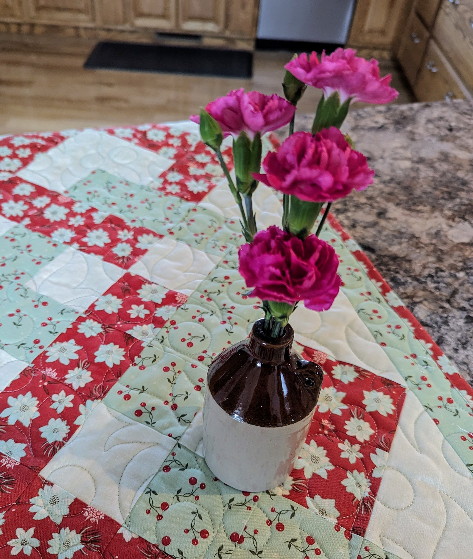 Red and Green Quilted Table Runner, Table Runner With Interlocking ...