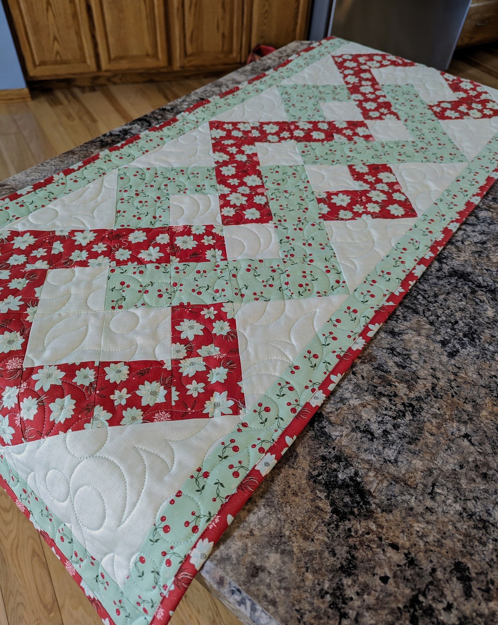 Red and Green Quilted Table Runner, Table Runner With Interlocking ...