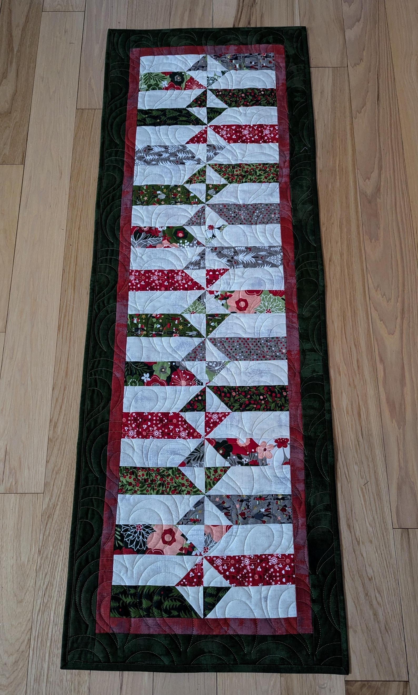 Quilted Christmas Table Runner: Red, Green, and Grey Pinwheel Design - Etsy
