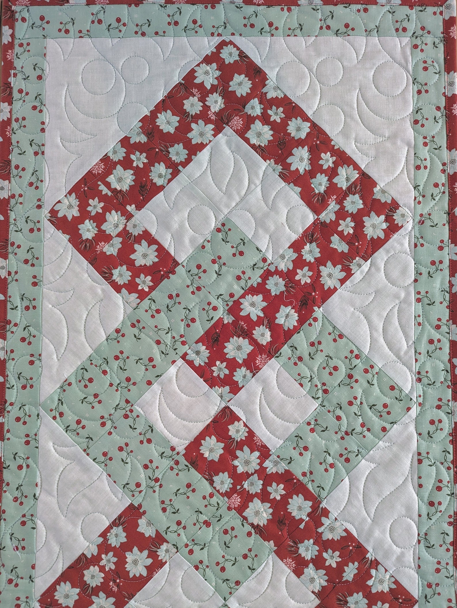 Red and Green Quilted Table Runner, Table Runner With Interlocking ...