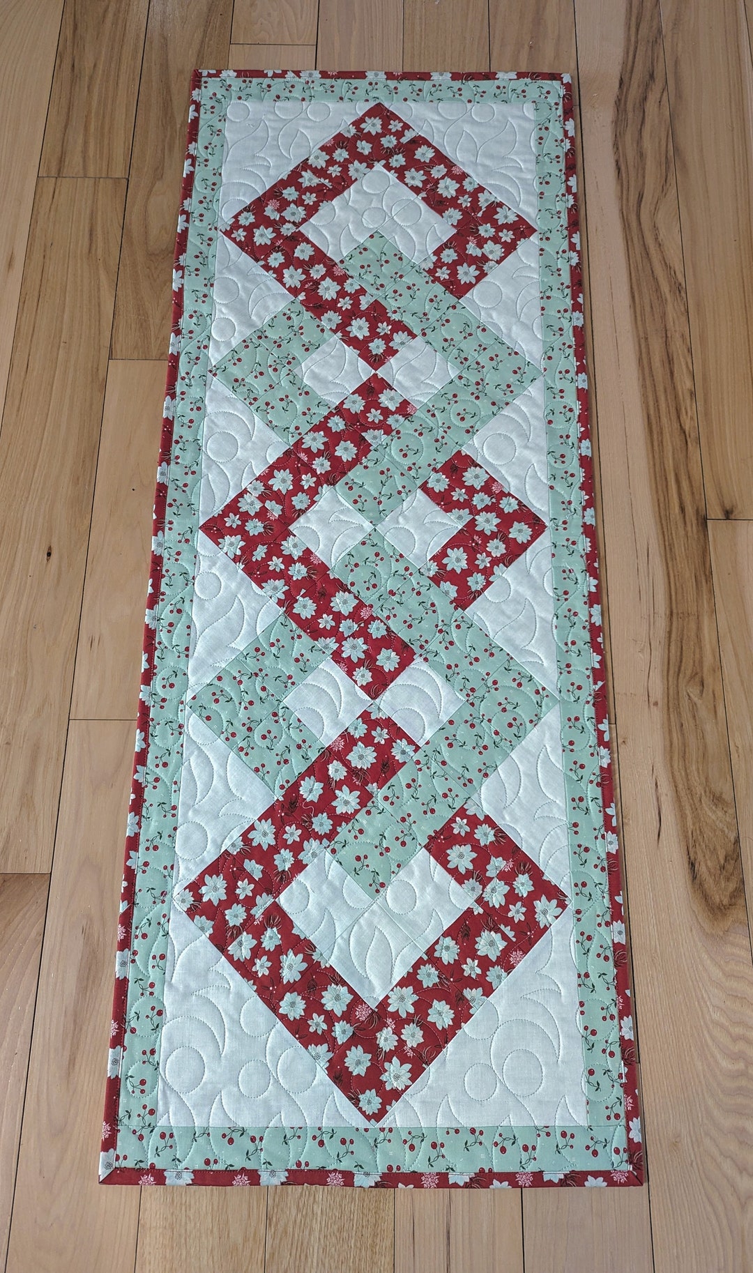 Red and Green Quilted Table Runner, Table Runner With Interlocking ...