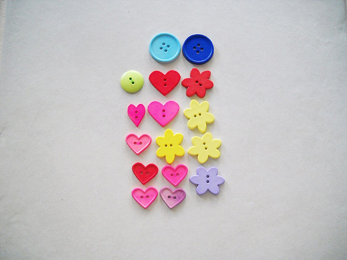 Colorful Buttons Lot of 16 Large and Small - Etsy.de