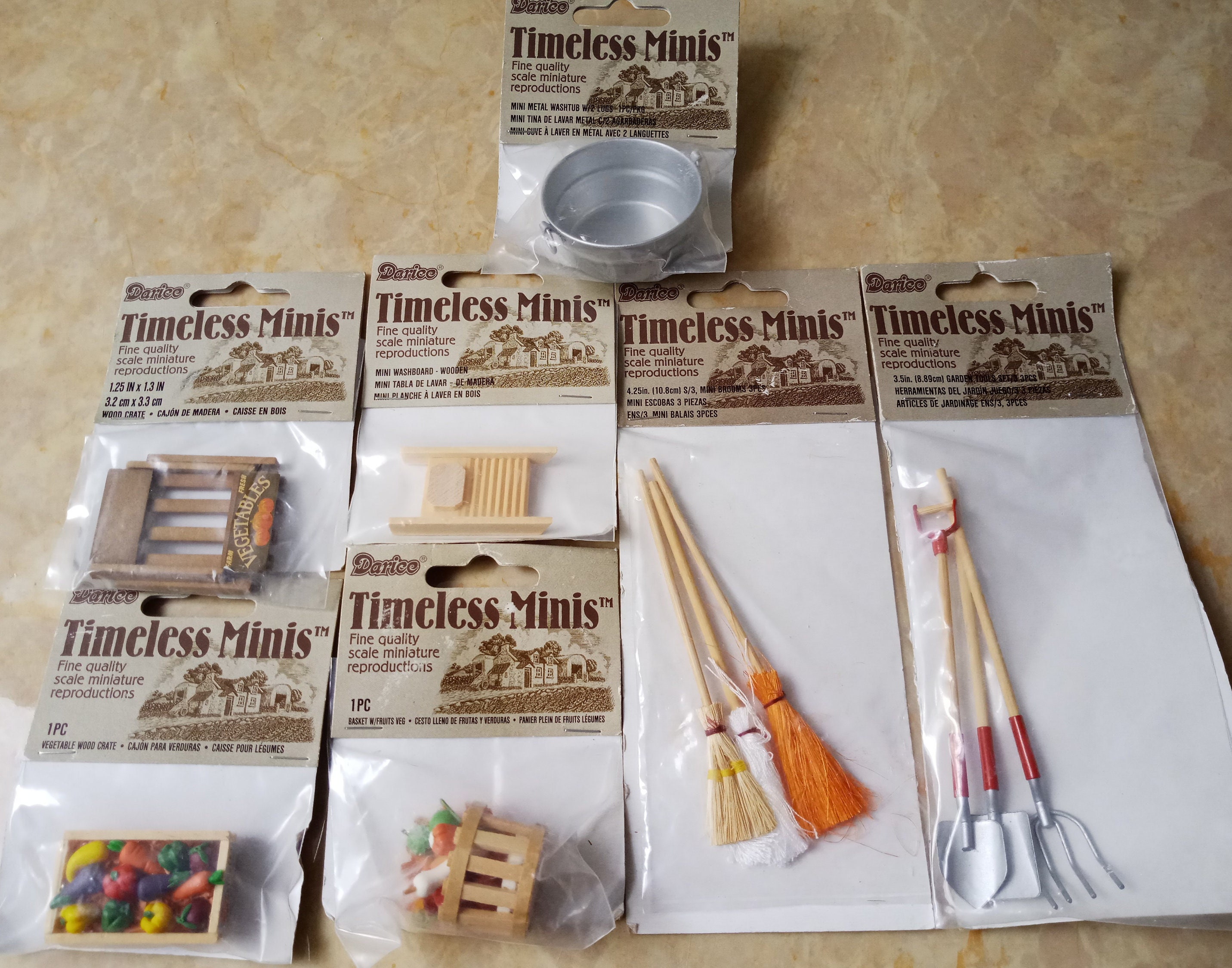 Darice Timeless Minis, Scale Miniature Reproductions Made in Taiwan, 7 ...