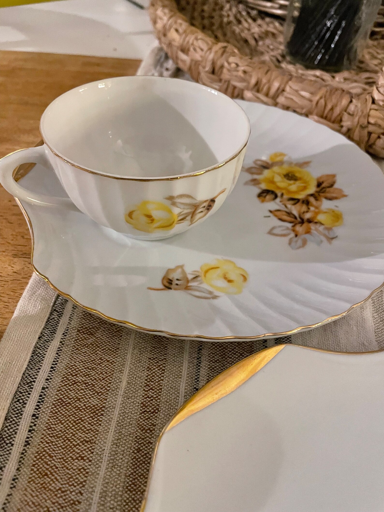 3 Shell/fan Shaped Saucers With Tea Cups - Etsy