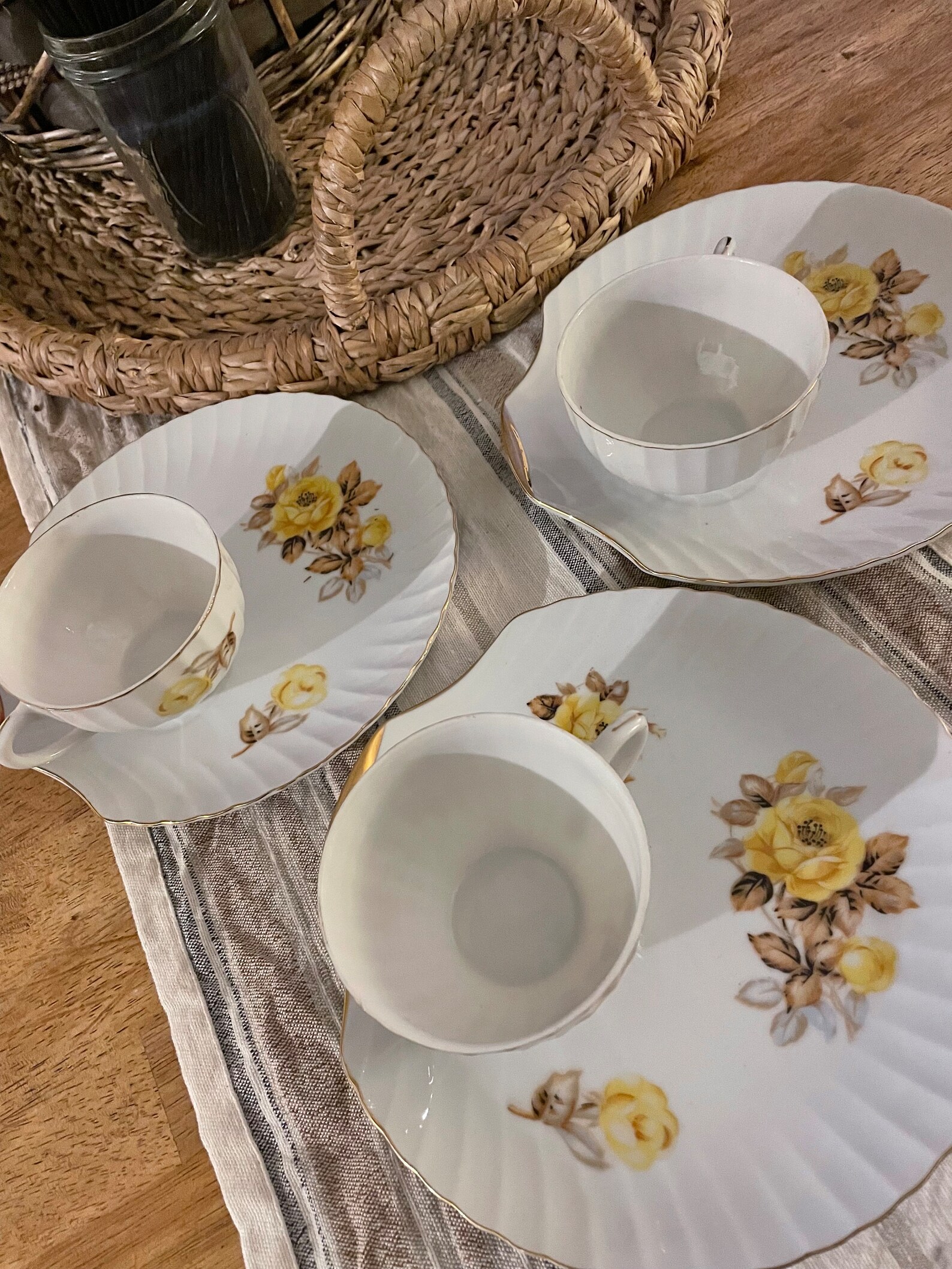 3 Shell/fan Shaped Saucers With Tea Cups - Etsy