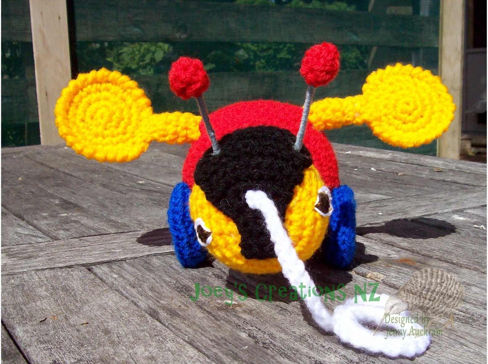 A 'royal' Buzzy Bee PDF Pattern Only - Etsy