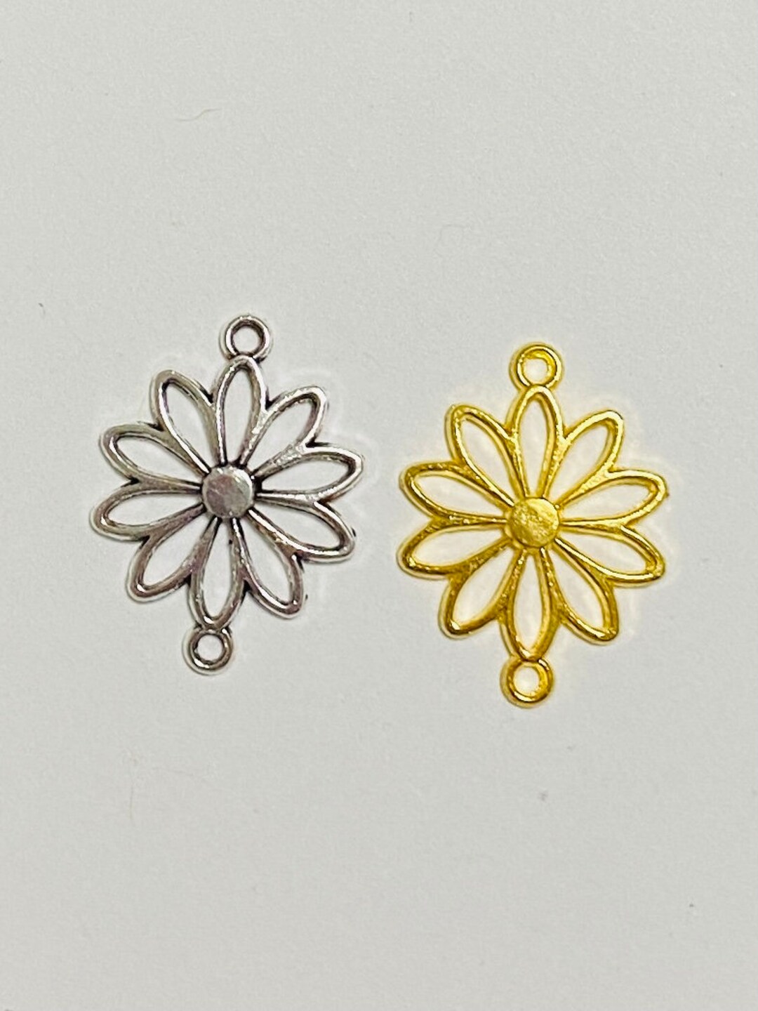 8 Daisy Flower Connectors Silver or Gold 20805-20806 - Etsy