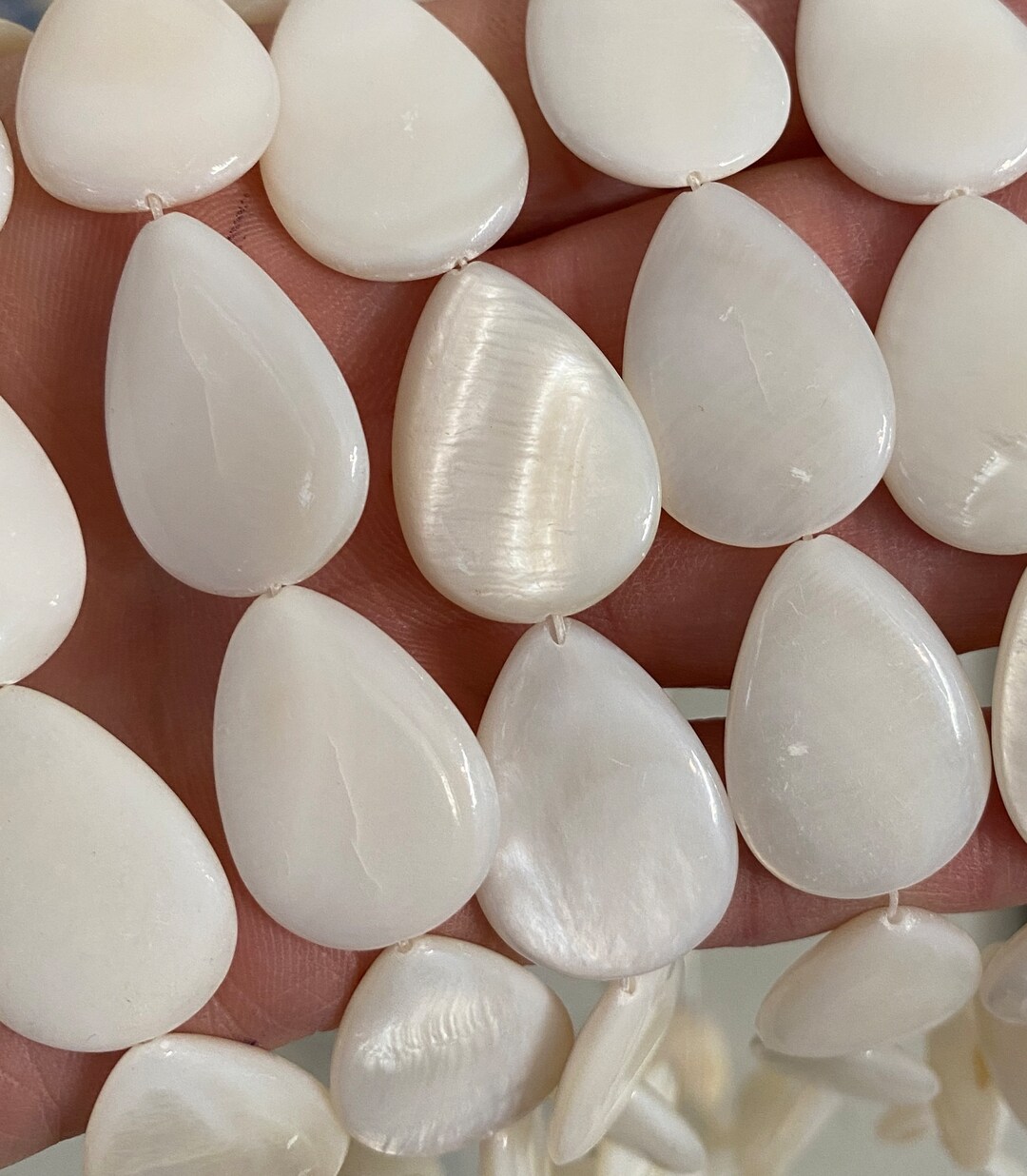Mother of Pearl Teardrop Pear Shape Rounded Edges Bead Full Strand 25mm ...