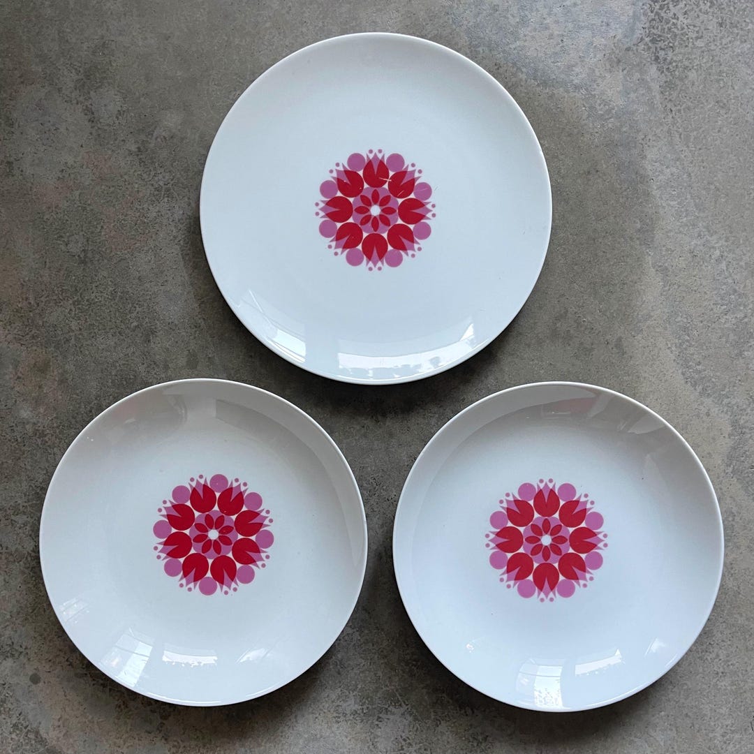 Thomas Medaillon Pinwheel Red Pink Plates Set of 3 Vintage - Etsy