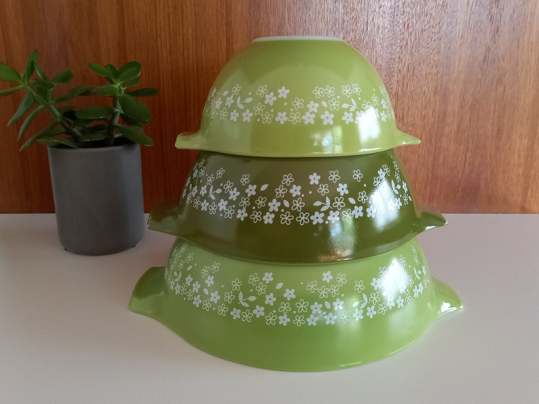 Vintage Set of 3 Pyrex Spring Blossom Nesting Bowls / Crazy Daisy Bowls ...