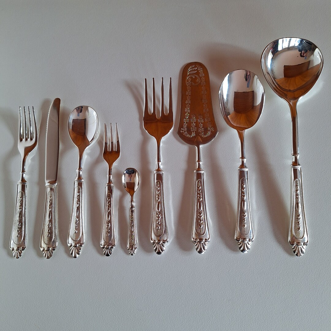 Vintage 64 Piece 12 Place Setting Silver Plated Flatware Cutlery Set ...