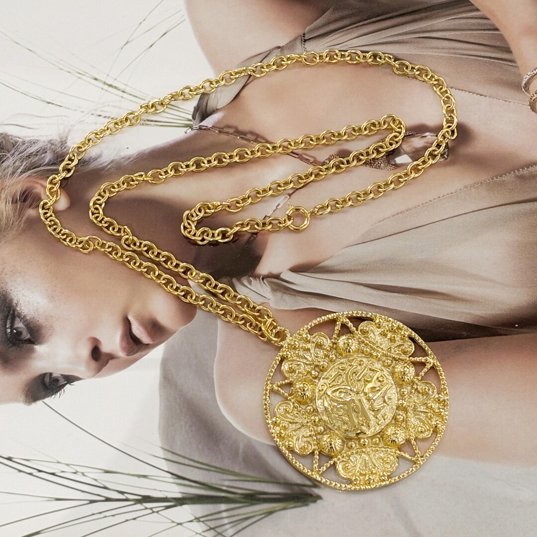 VINTAGE SPHINX Necklace Round Oriental Style - Etsy