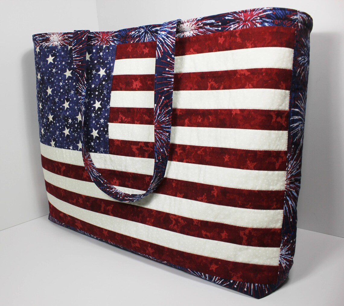 Pattern for patriotic American flag tote bag with easy zipper | Etsy