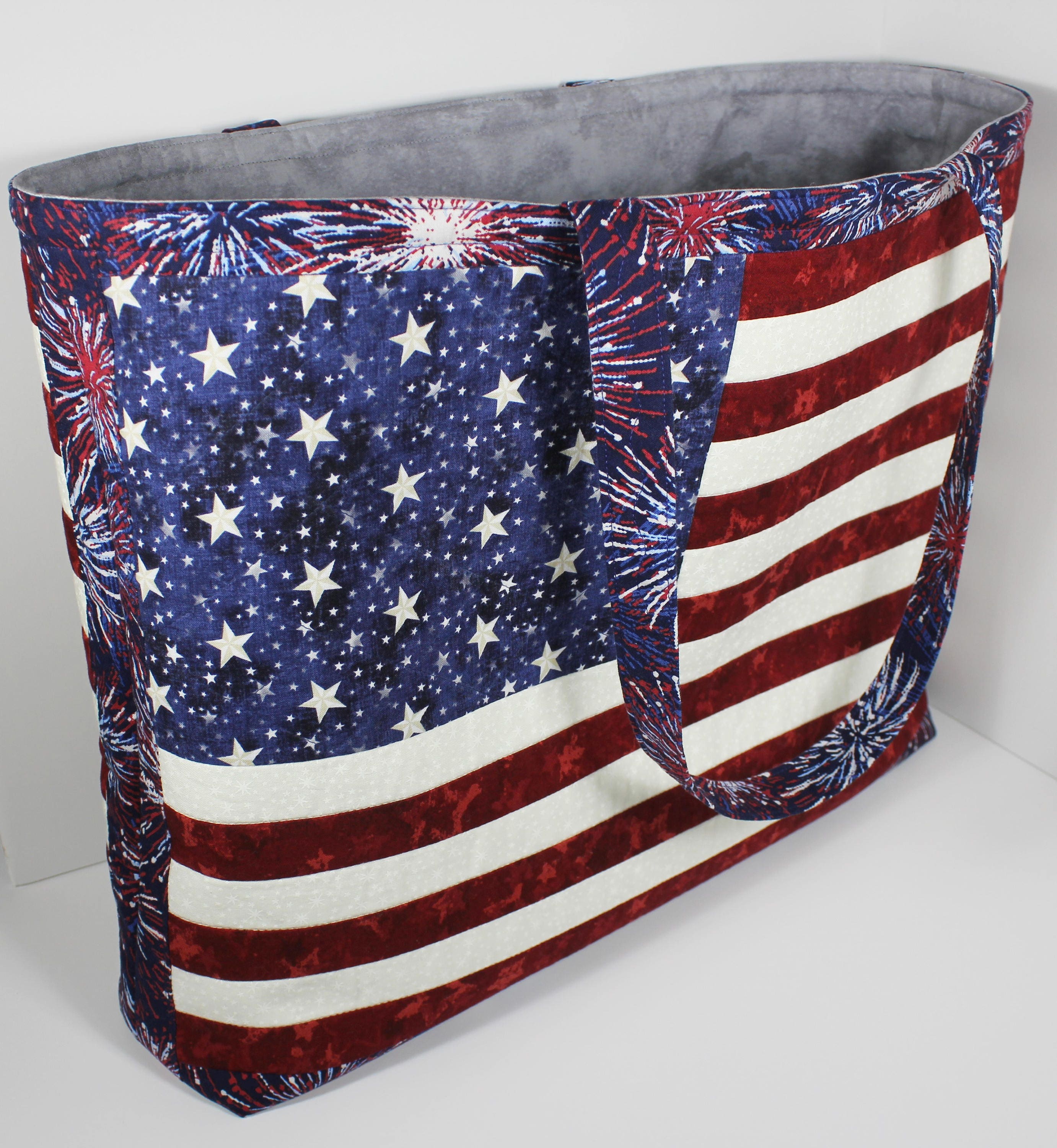 Pattern for patriotic American flag tote bag with easy zipper | Etsy