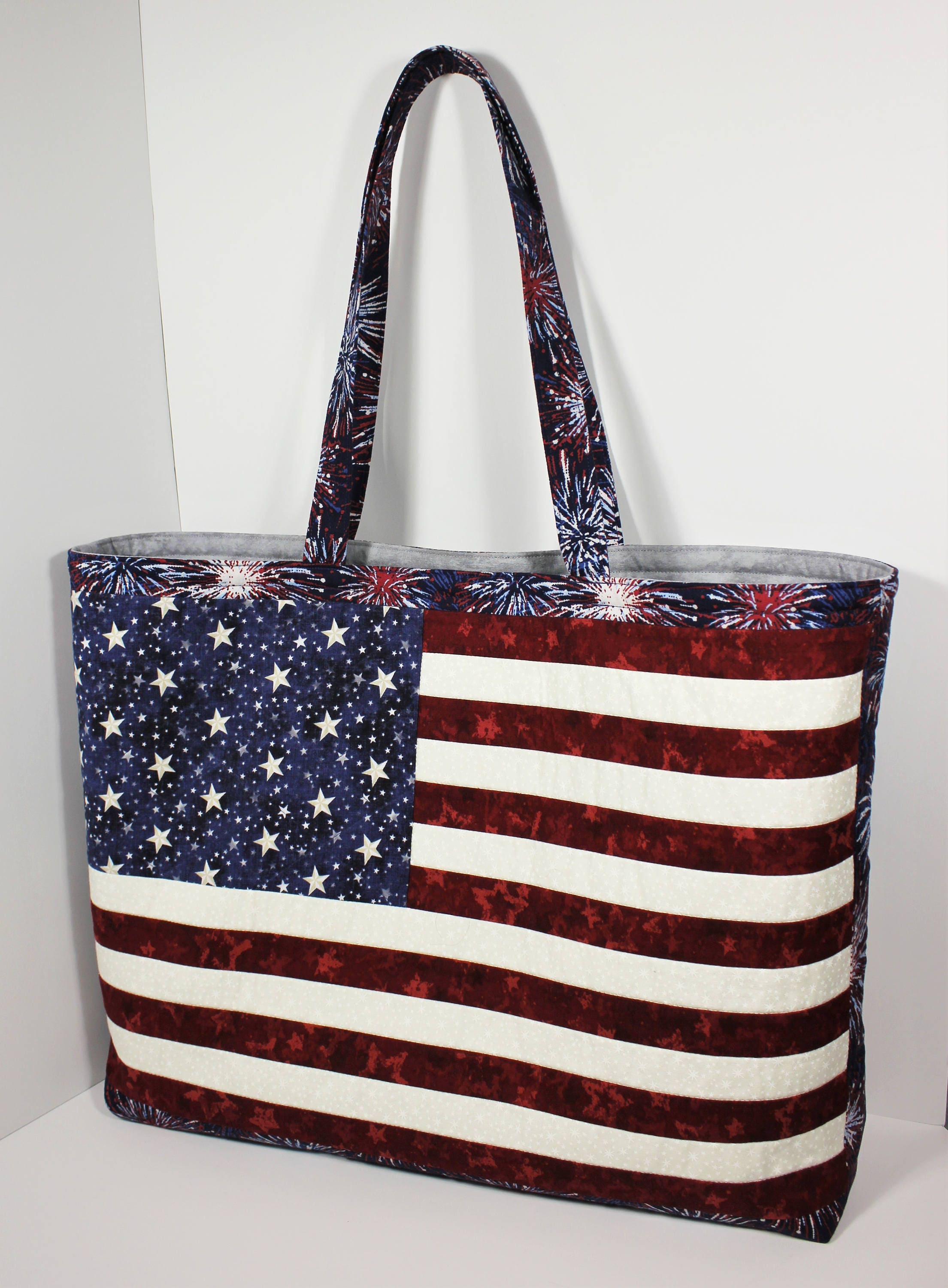 Pattern for patriotic American flag tote bag with easy zipper | Etsy