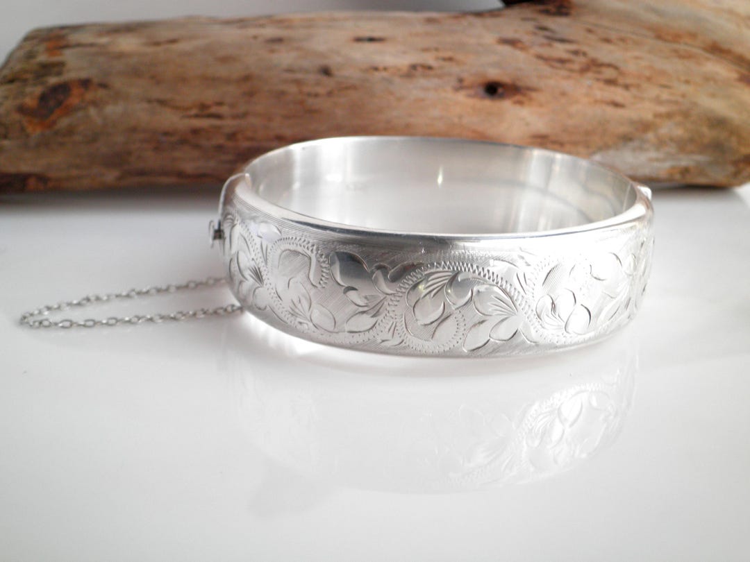 20th Century 1973 Birmingham Signed Sterling Silver Engraved Floral ...