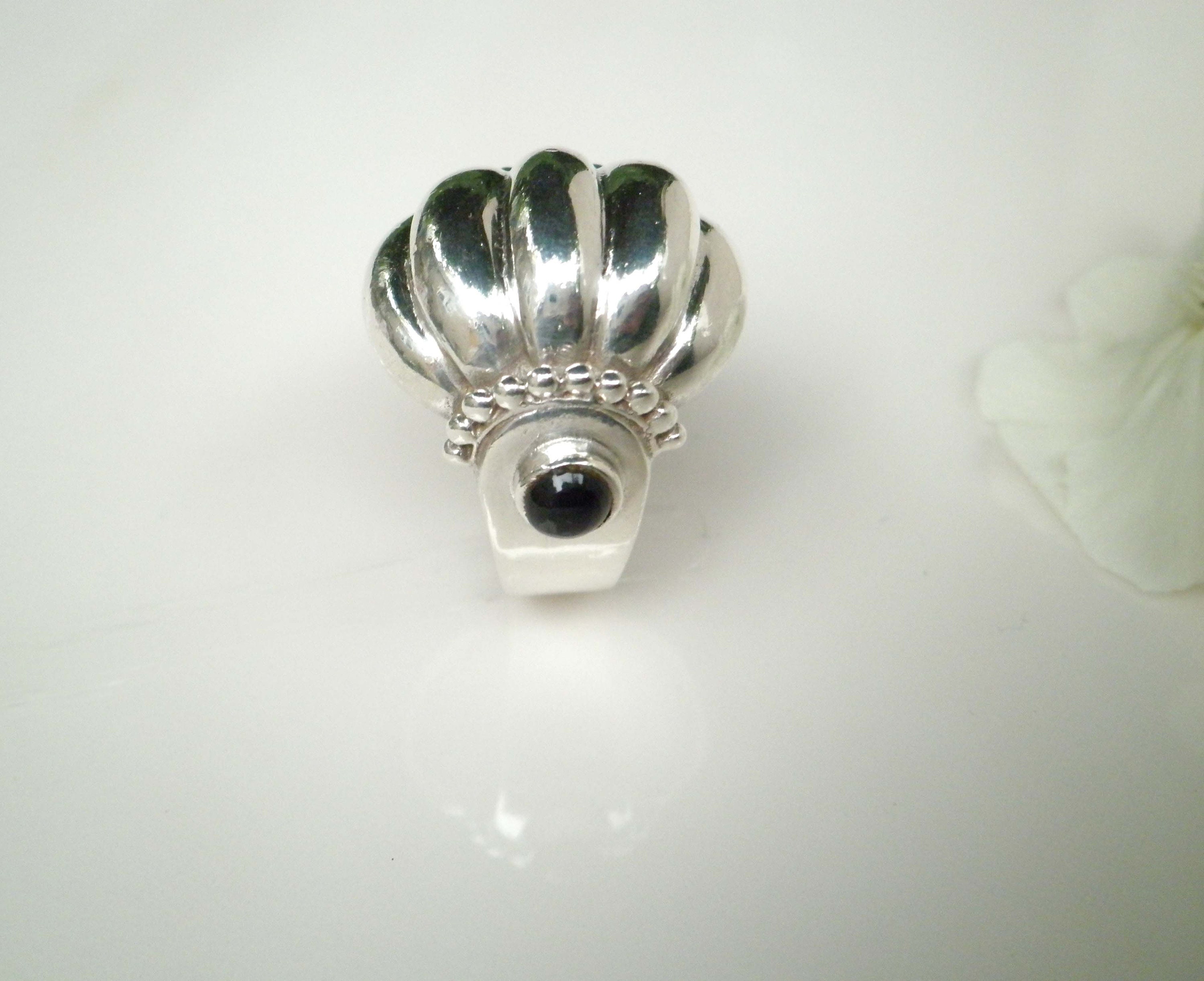 Vintage Signed DSE 925 Sterling Silver Scalloped Ribbed Dome Onyx Ring ...
