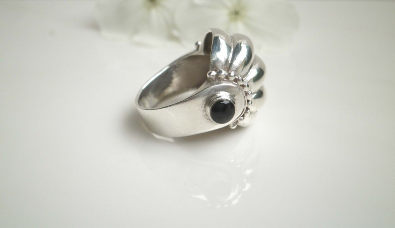 Vintage Signed DSE 925 Sterling Silver Scalloped Ribbed Dome Onyx Ring ...